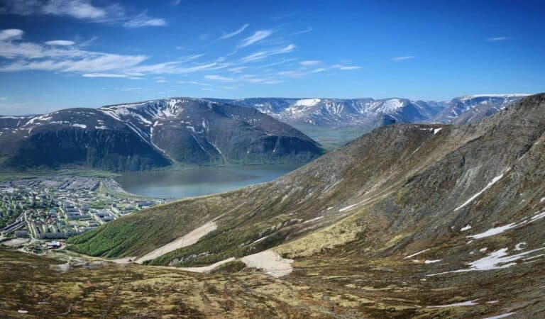 8 Remote Alaska Towns You Can Only Reach By Plane Or Boat - Idyllic Pursuit