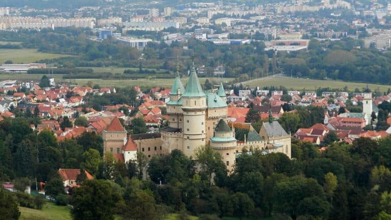 13 Most Breathtaking Medieval Castles Still Standing Around the World ...
