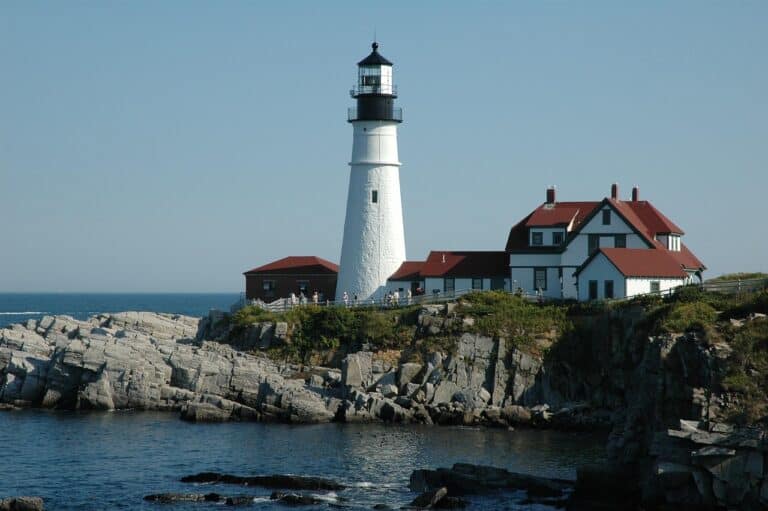 9 Maine Coastal Towns Locals Find Too Crowded Now - Idyllic Pursuit